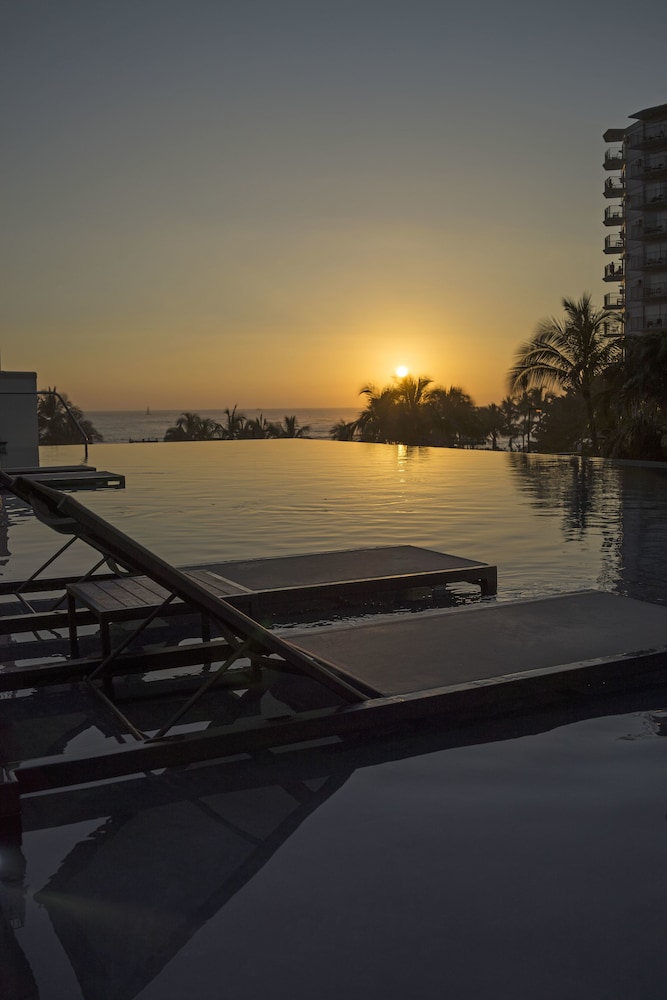 Alohilani Resort | Hawaii Aloha Travel